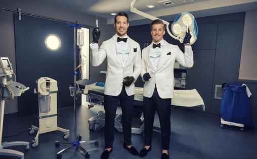 Dr. Rick & Dr. Nick - Die Schönheits-Docs - Moni und Max | Jetzt aufnehmen!